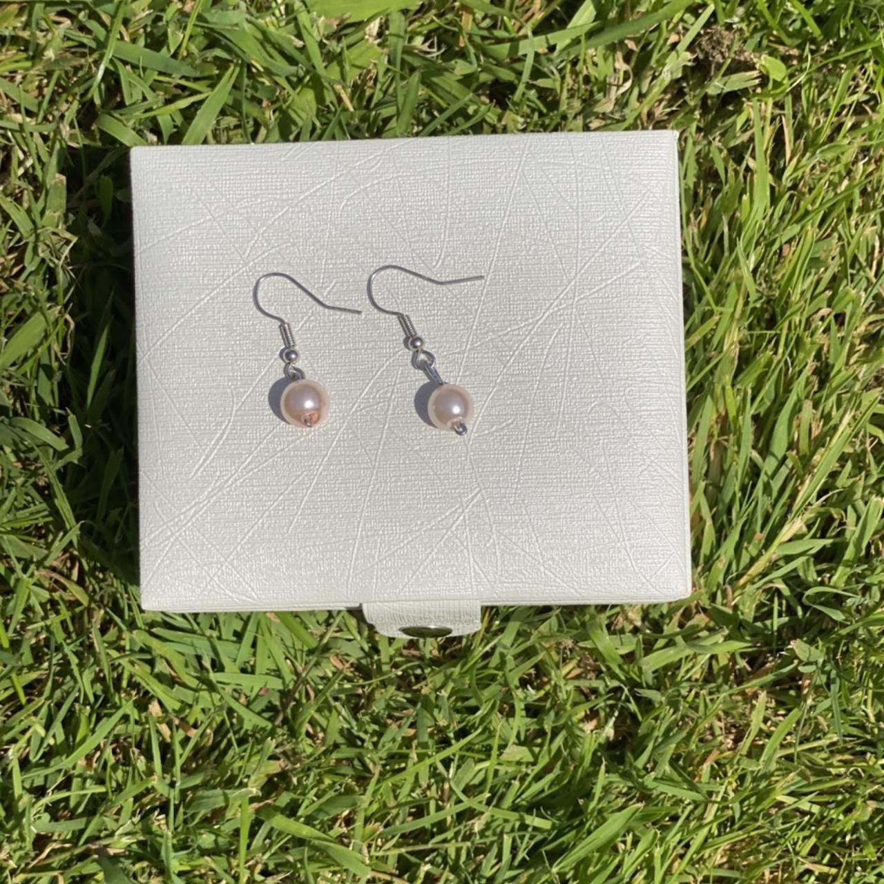 Pink Pearl beaded dangle style earrings Silver ... - Depop