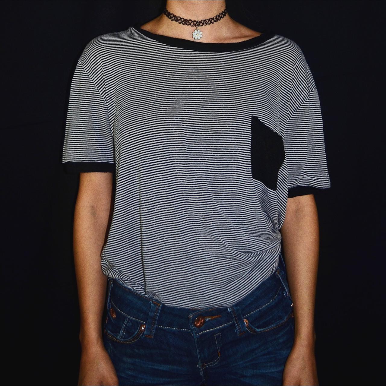 Unbranded Women's T-shirt | Depop