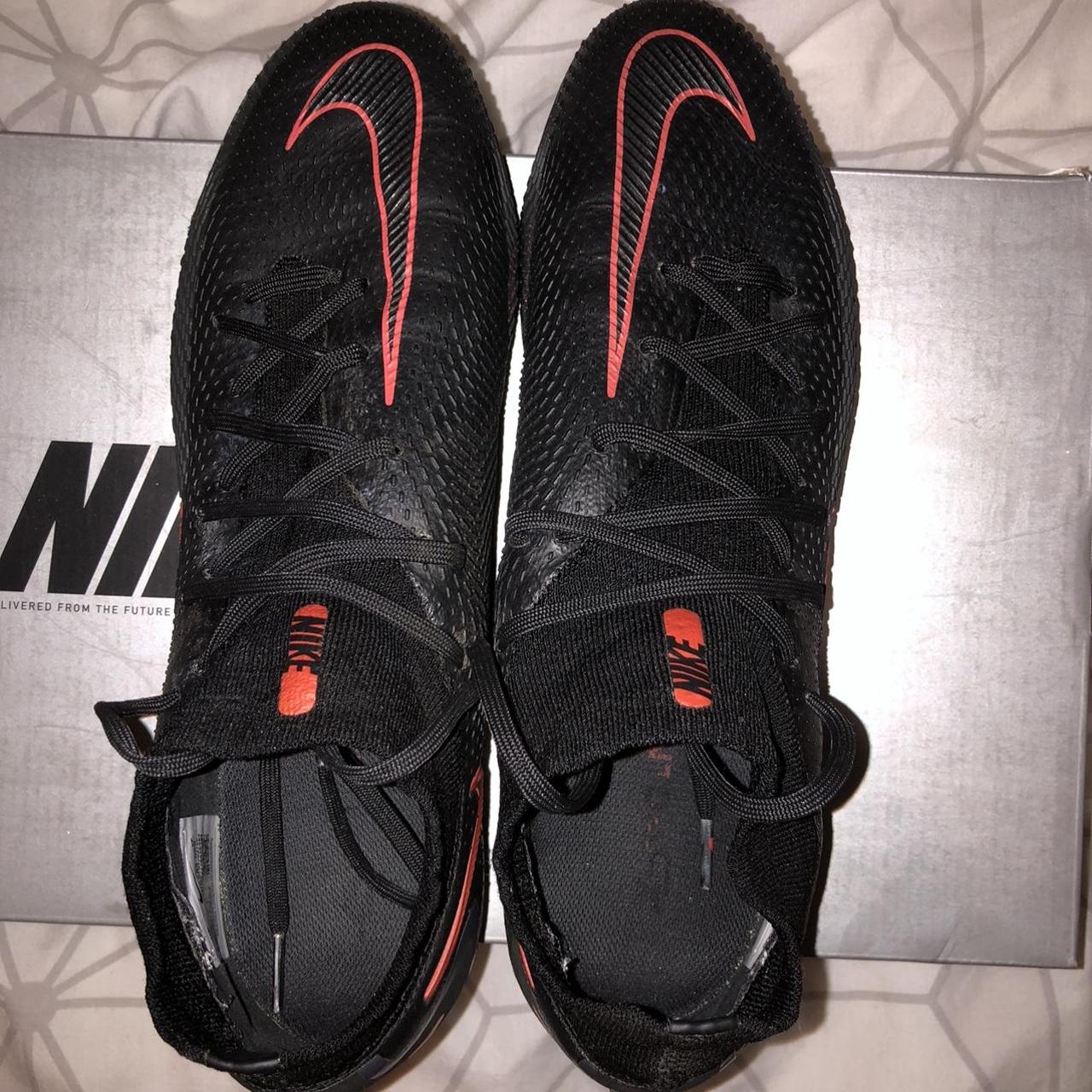 Nike Men's Black and Red Trainers | Depop