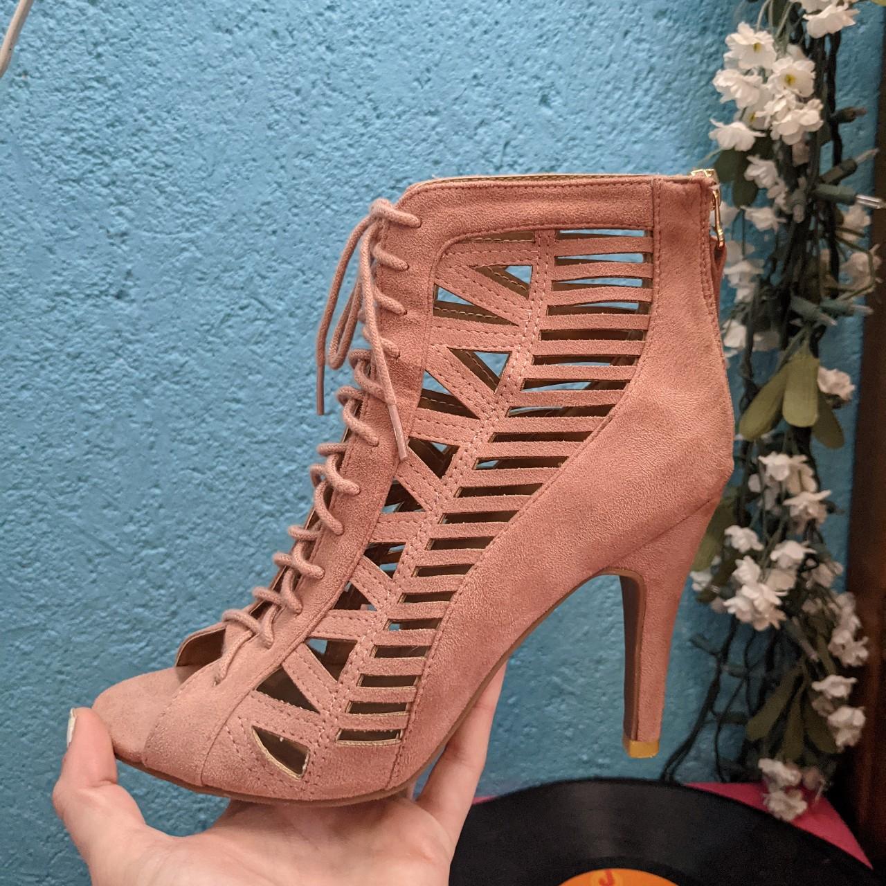 Women's Pink Courts | Depop
