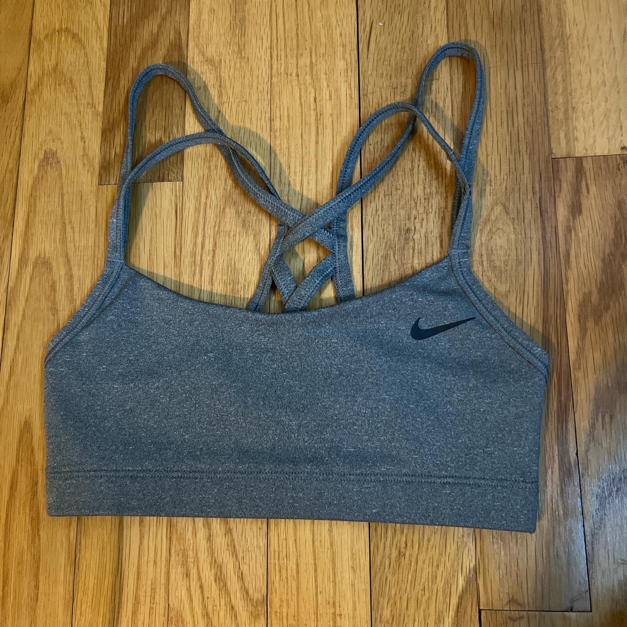 Nike sport bra perfect condition #nike #sportbra - Depop