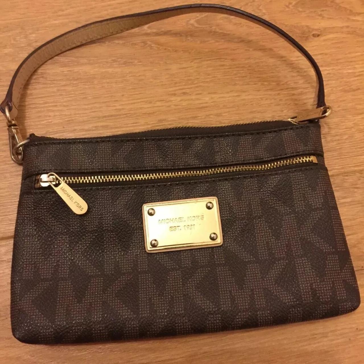 Michael Kors purse/ small handbag Few signs of wear... - Depop