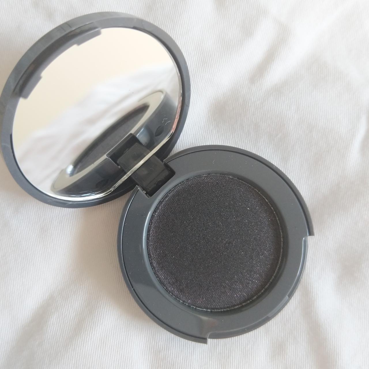 Becca single eyeshadow + eyeliner Color : Obsidian... - Depop