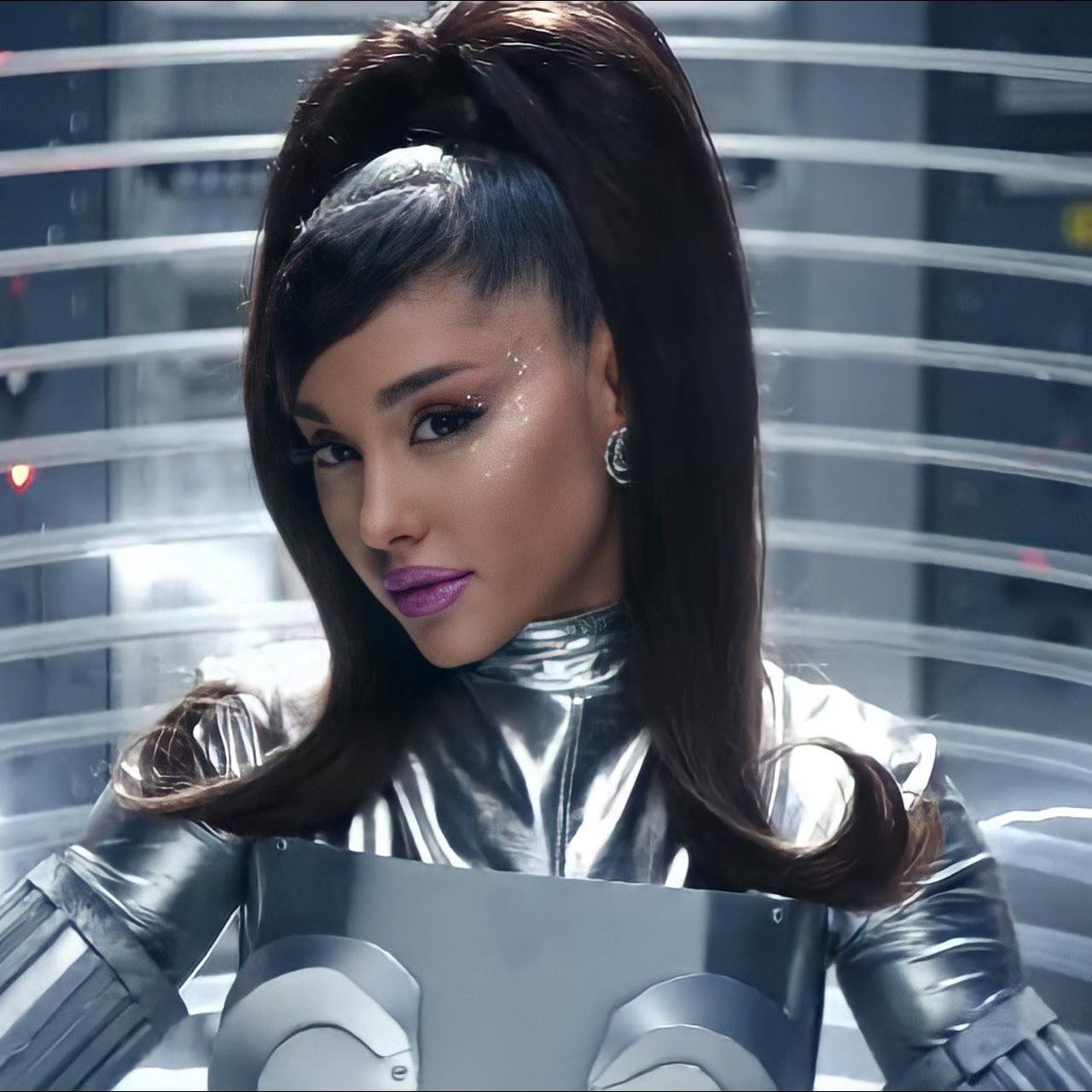 Ari perfume set - Depop