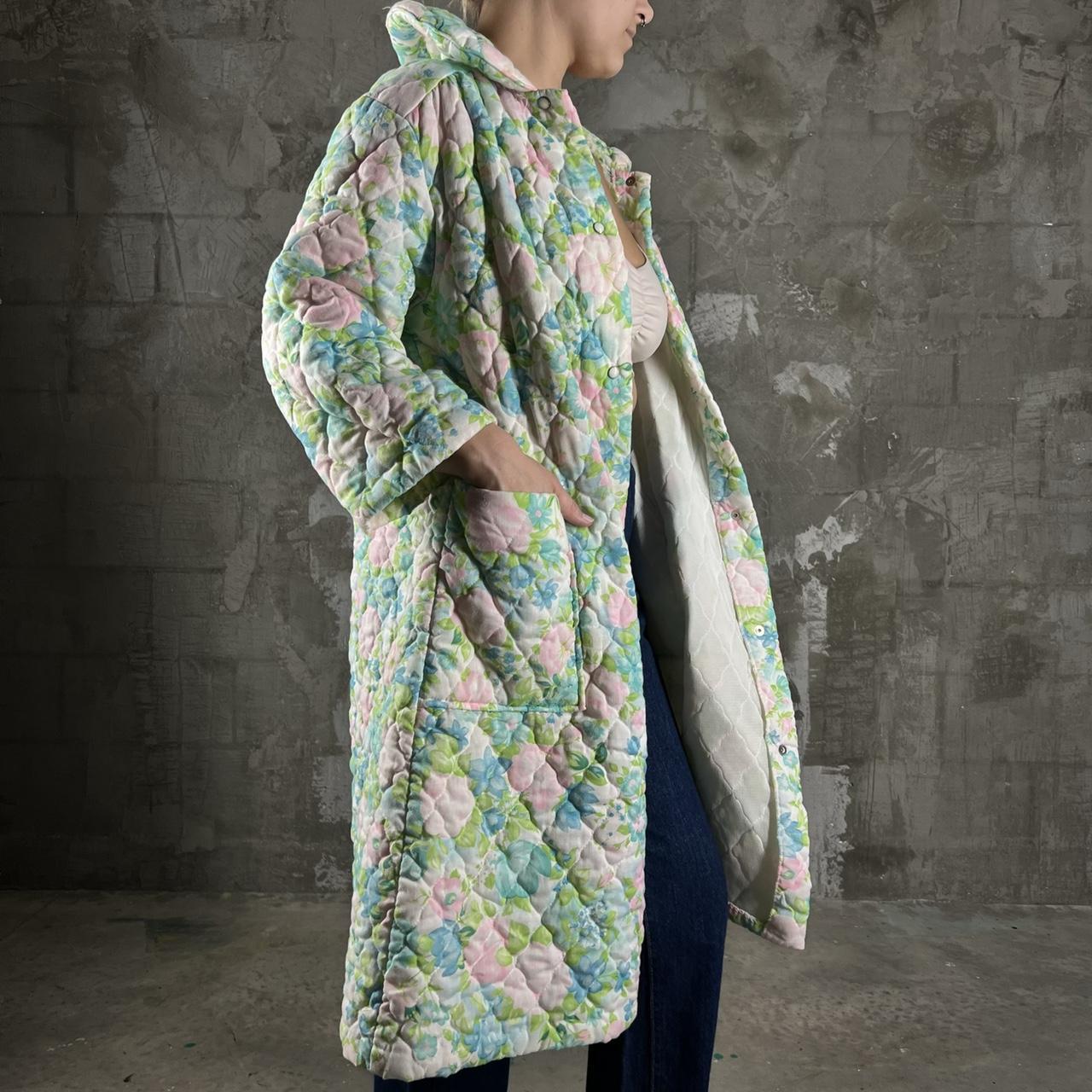 Vintage 1960’s Floral Psychedelic Quilted House Robe... - Depop