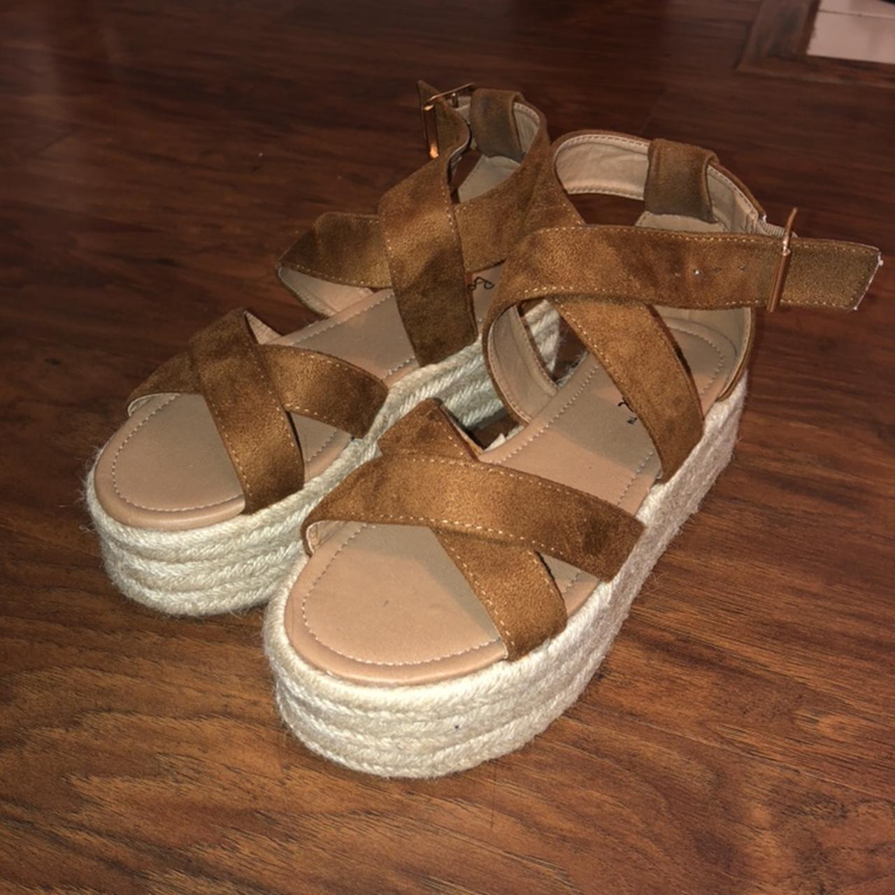 super cute brown platforms - Depop
