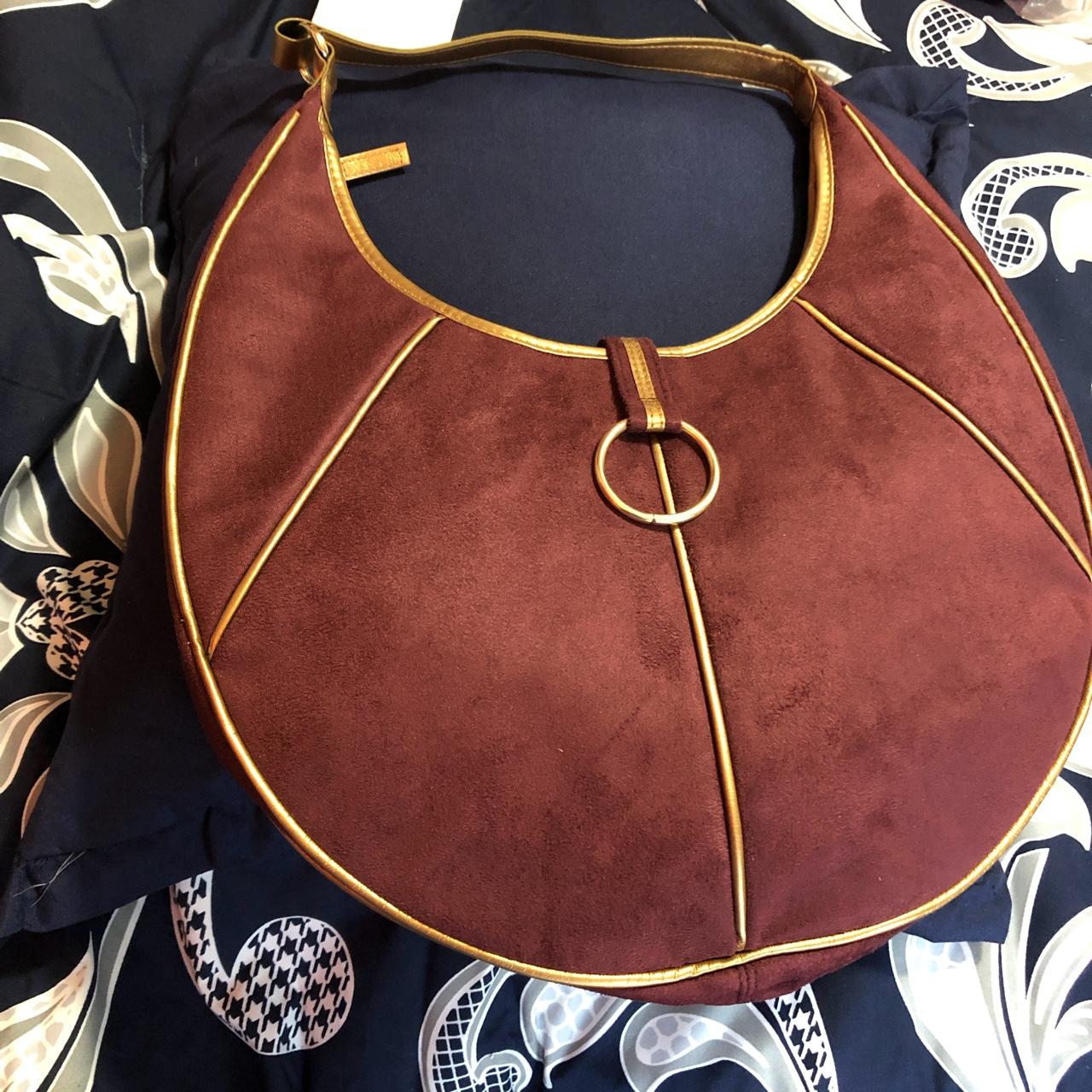 𝑩𝑹𝑨𝑵𝑫 𝑵𝑬𝑾! Crescent purse made in France super cute... - Depop