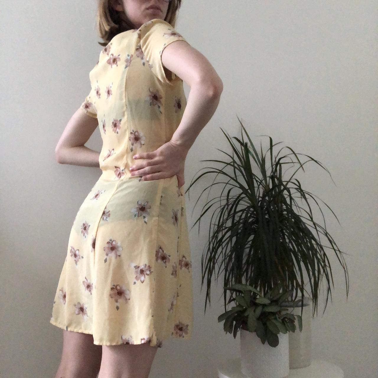 Cutest vintage yellow floral dress🌻 Size M Perfect... - Depop