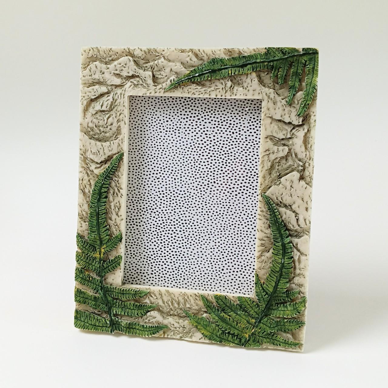 3D Picture Frame Vintage polymer resin frame with... - Depop