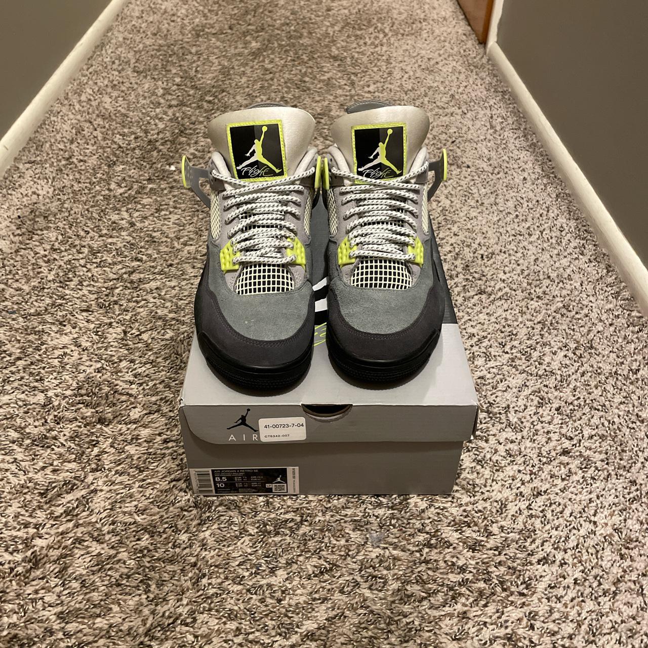 95 neon jordan 4s size 8.5 us men still in flawless... - Depop