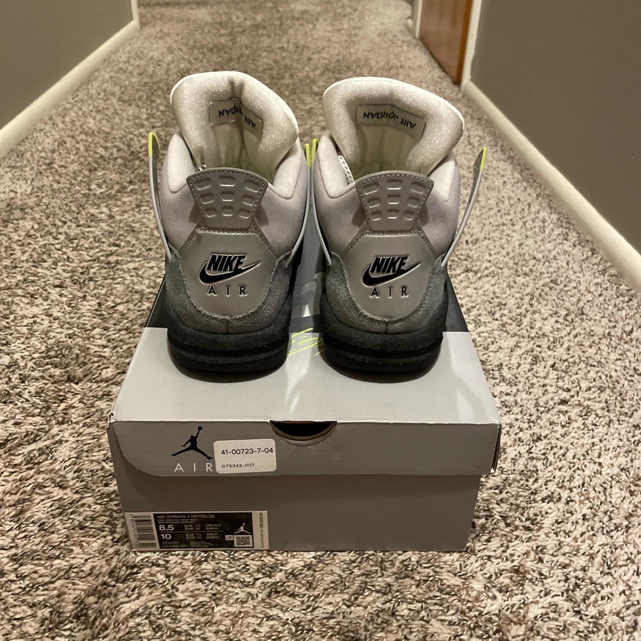95 neon jordan 4s size 8.5 us men still in flawless... - Depop