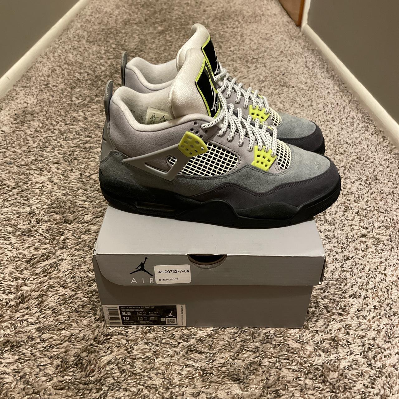 95 neon jordan 4s size 8.5 us men still in flawless... - Depop