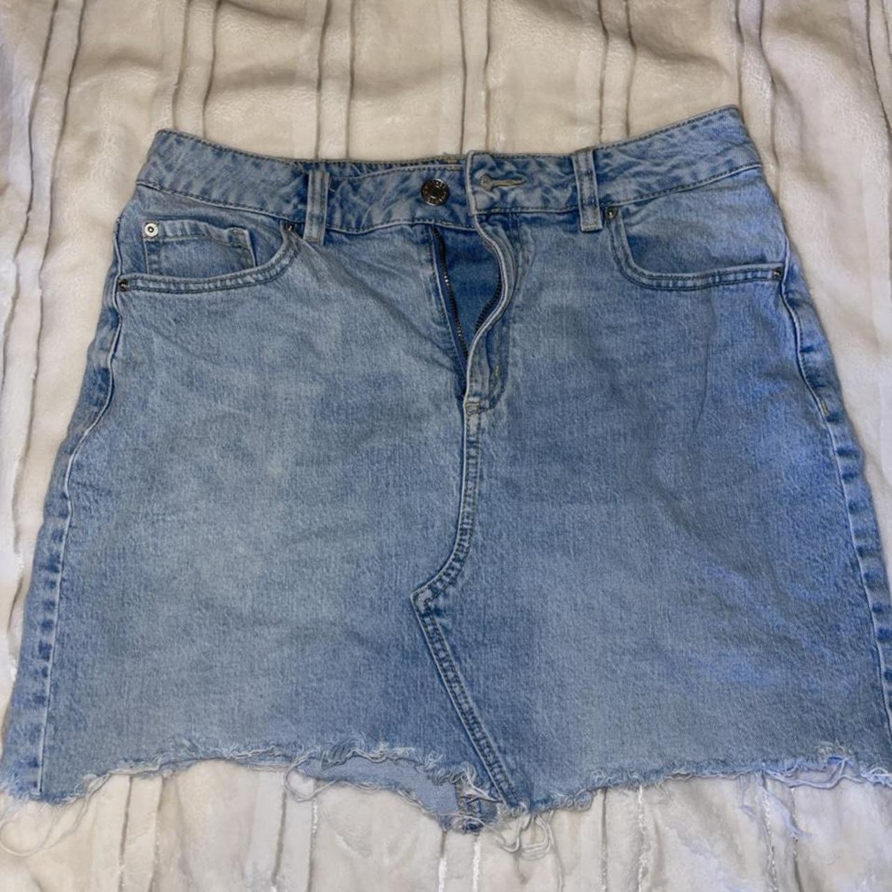 stretchy material - Depop