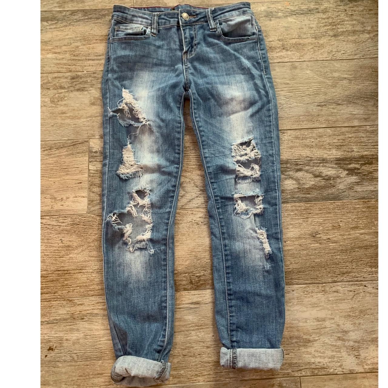 Adorable loose fitted ripped jeans that I bought at... - Depop