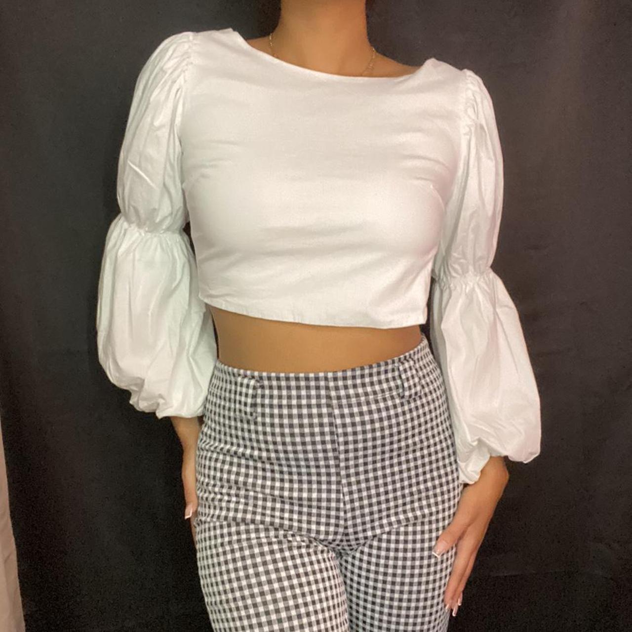 WHITE POOFY TOP 🏮(S) size *** True size *** 🏮Can... - Depop