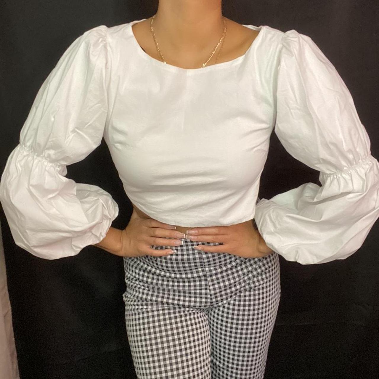 WHITE POOFY TOP 🏮(S) size *** True size *** 🏮Can... - Depop