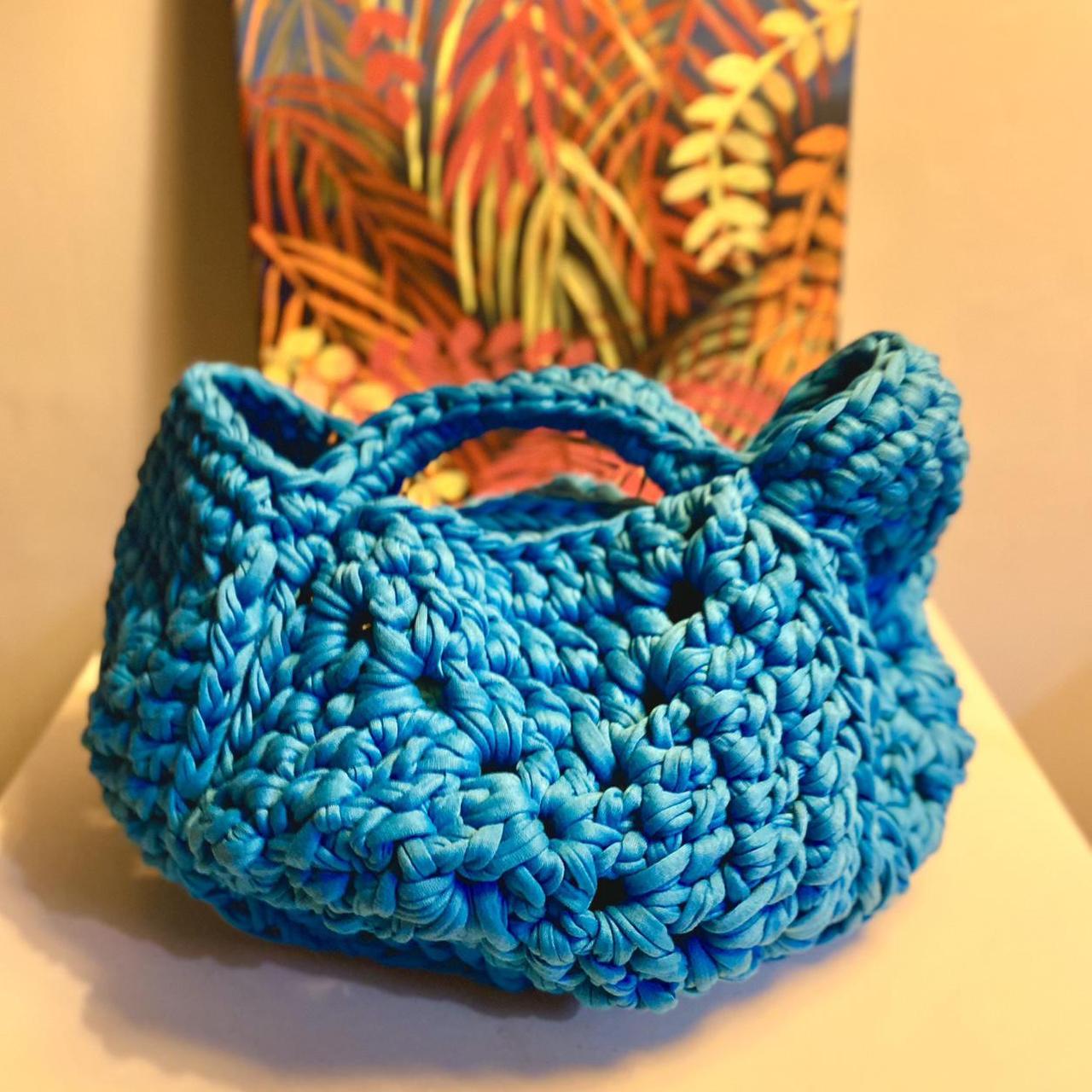 Borsetta fatta a mano ad uncinetto in cotone spesso... - Depop