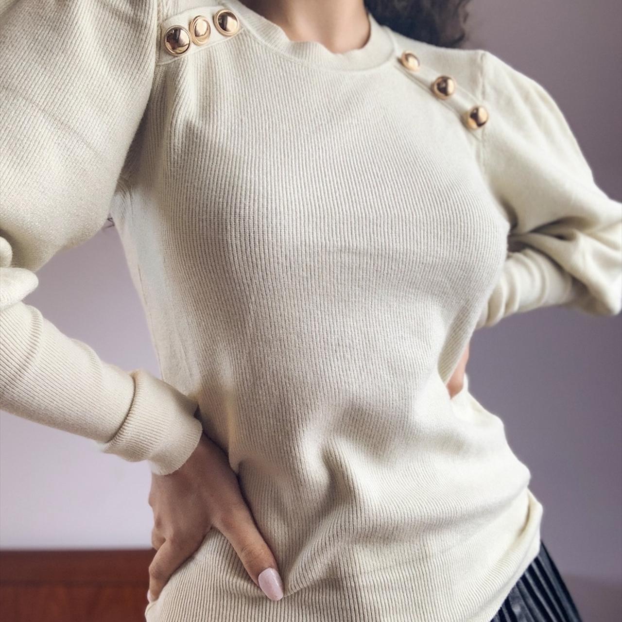 Pull beige à épaules bouffantes avec boutons dorés... - Depop
