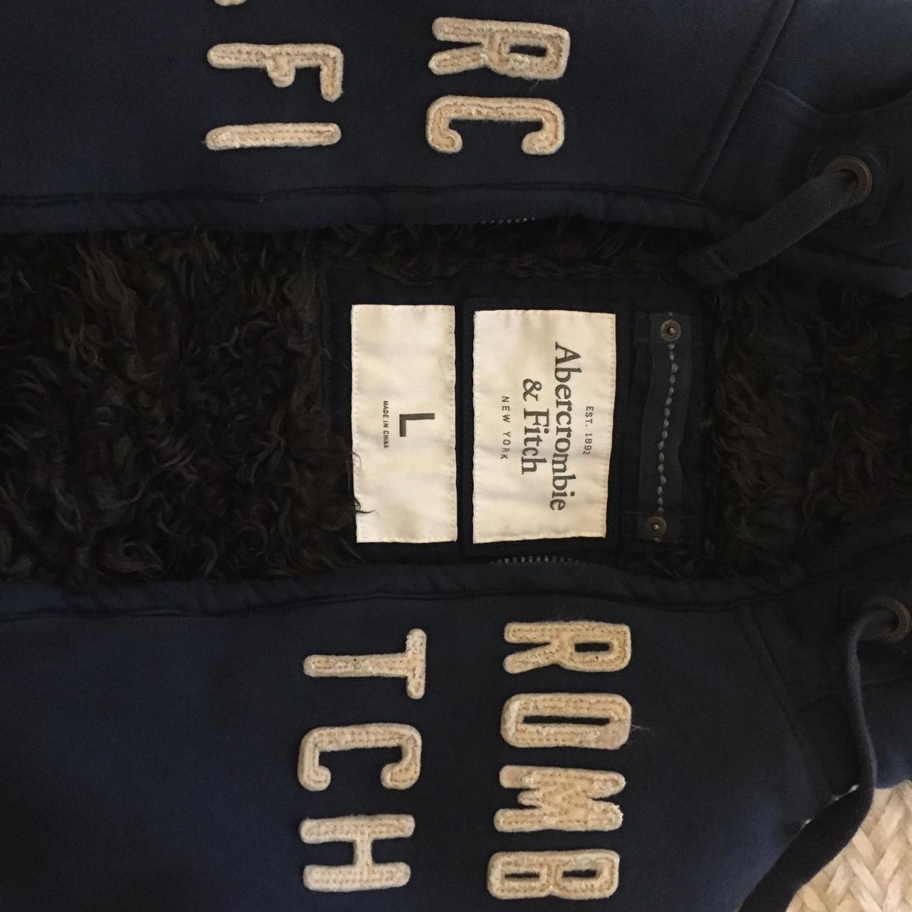 Giubbotto felpa imbottito con pelliccia Abercrombie... - Depop Giubbotto felpa imbottito con pelliccia Abercrombie... - Depop