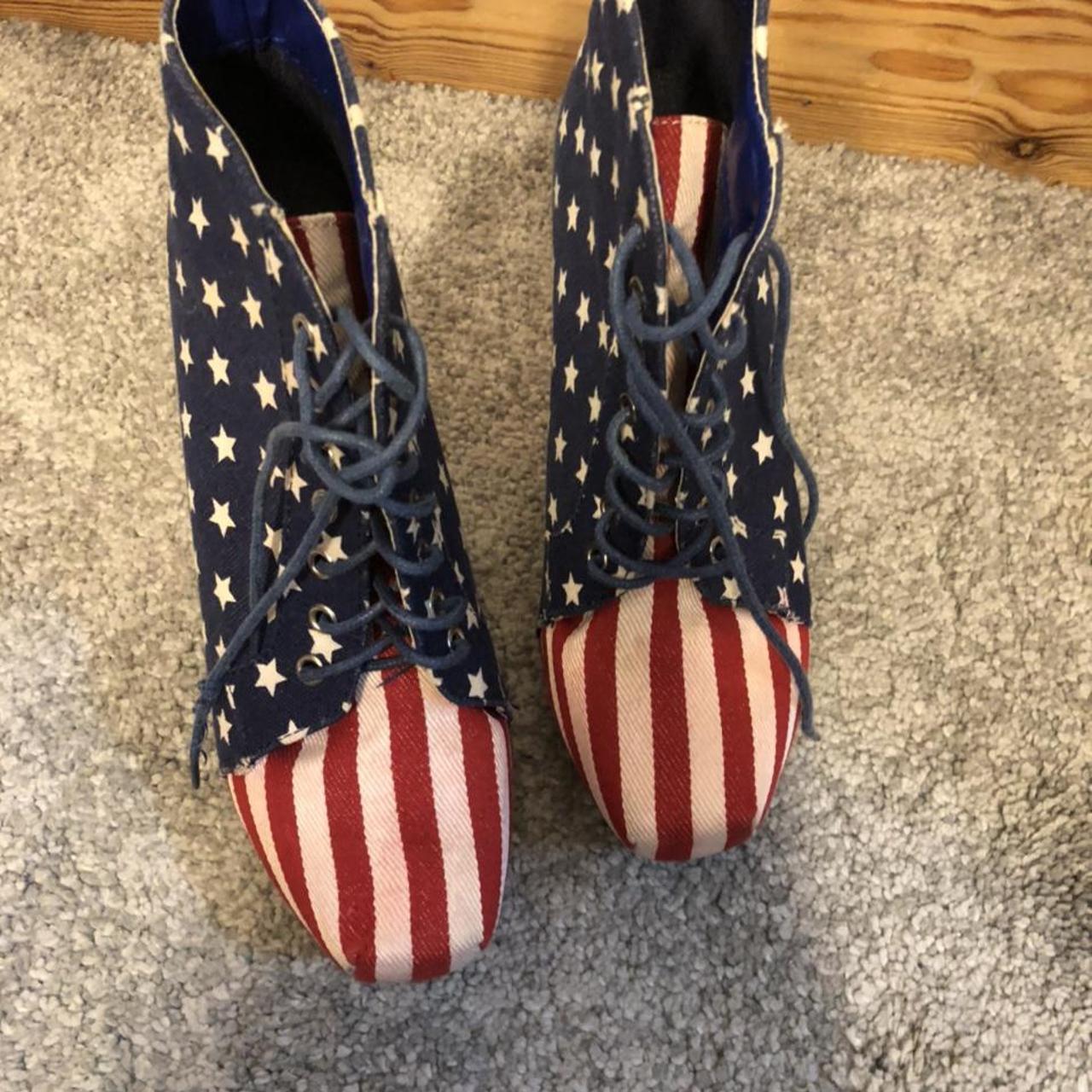 Beautiful vintage American flag heels in good... - Depop