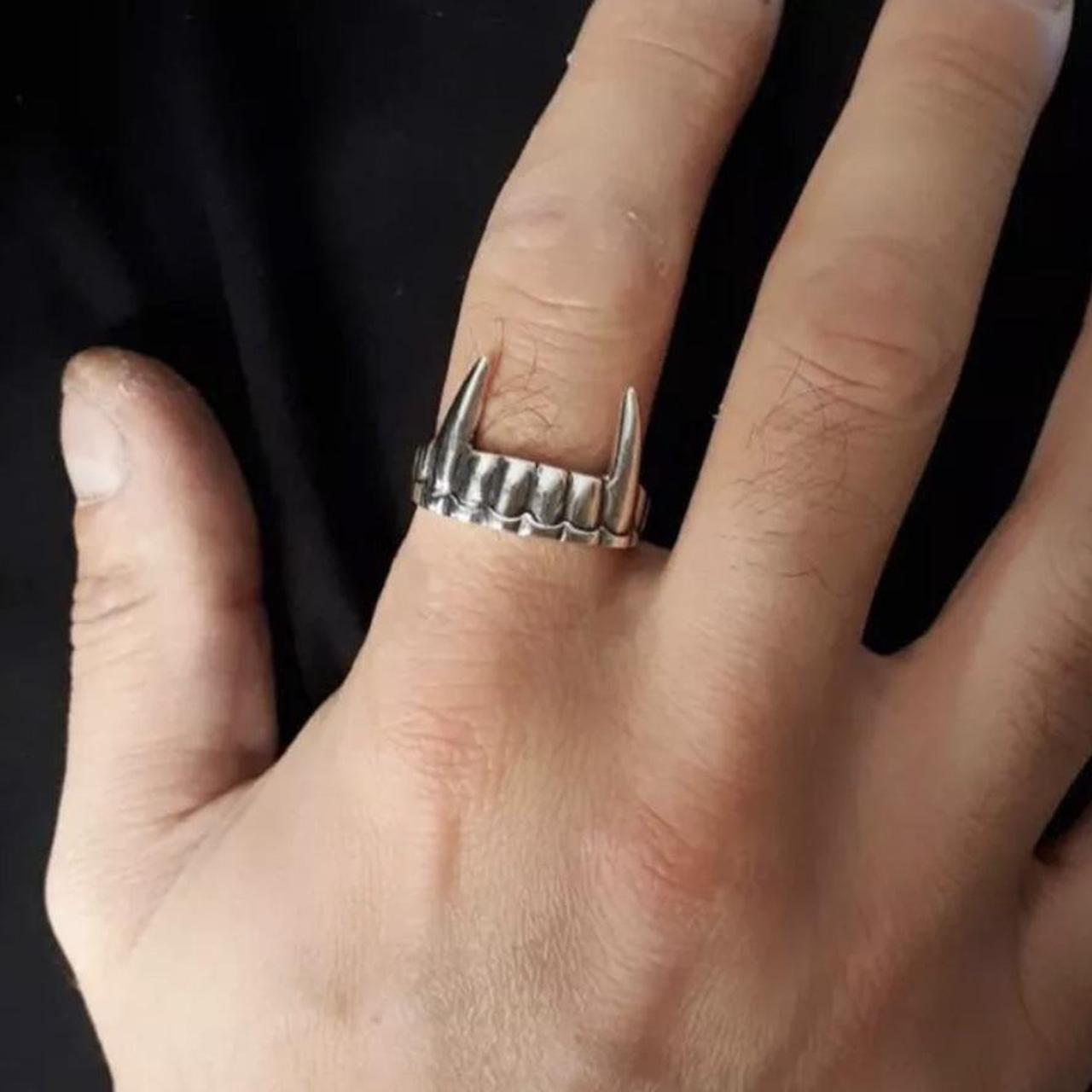 SILVER VAMPIRE TEETH RING METAL/ SILVER PLATED SIZE... - Depop