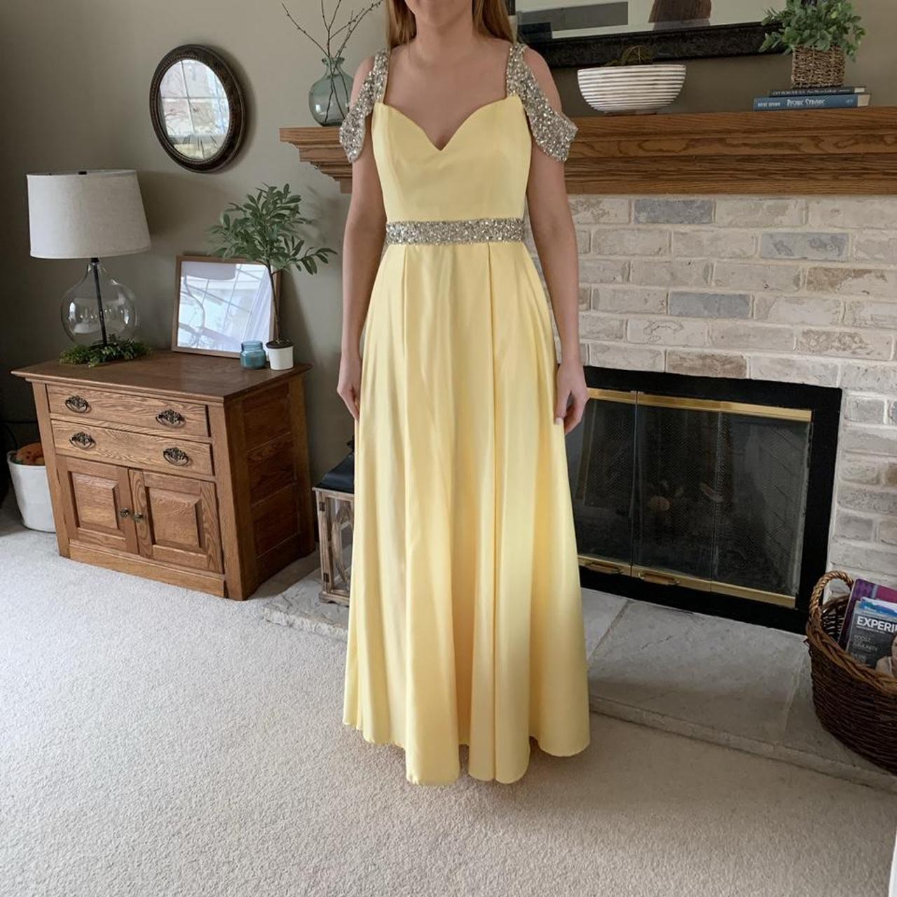 selling my sisters old prom dress!! only worn once... - Depop