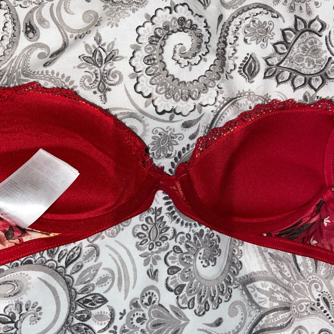 💋 Stunning and sexy red bra with floral pattern.... - Depop