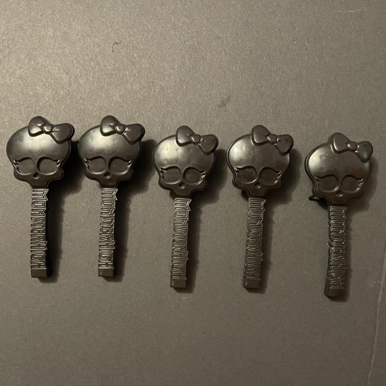 LOT OF 5 AUTHENTIC MONSTER HIGH SKULL... - Depop