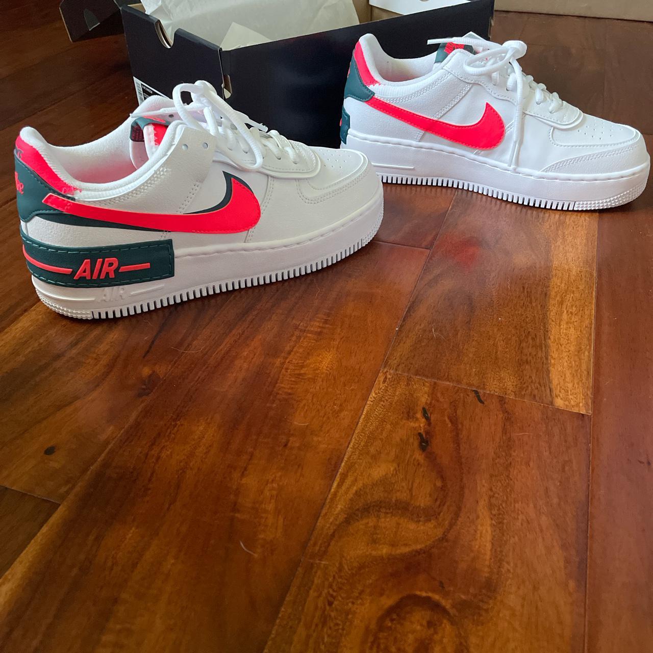 Nike Women's Pink and Green Trainers | Depop