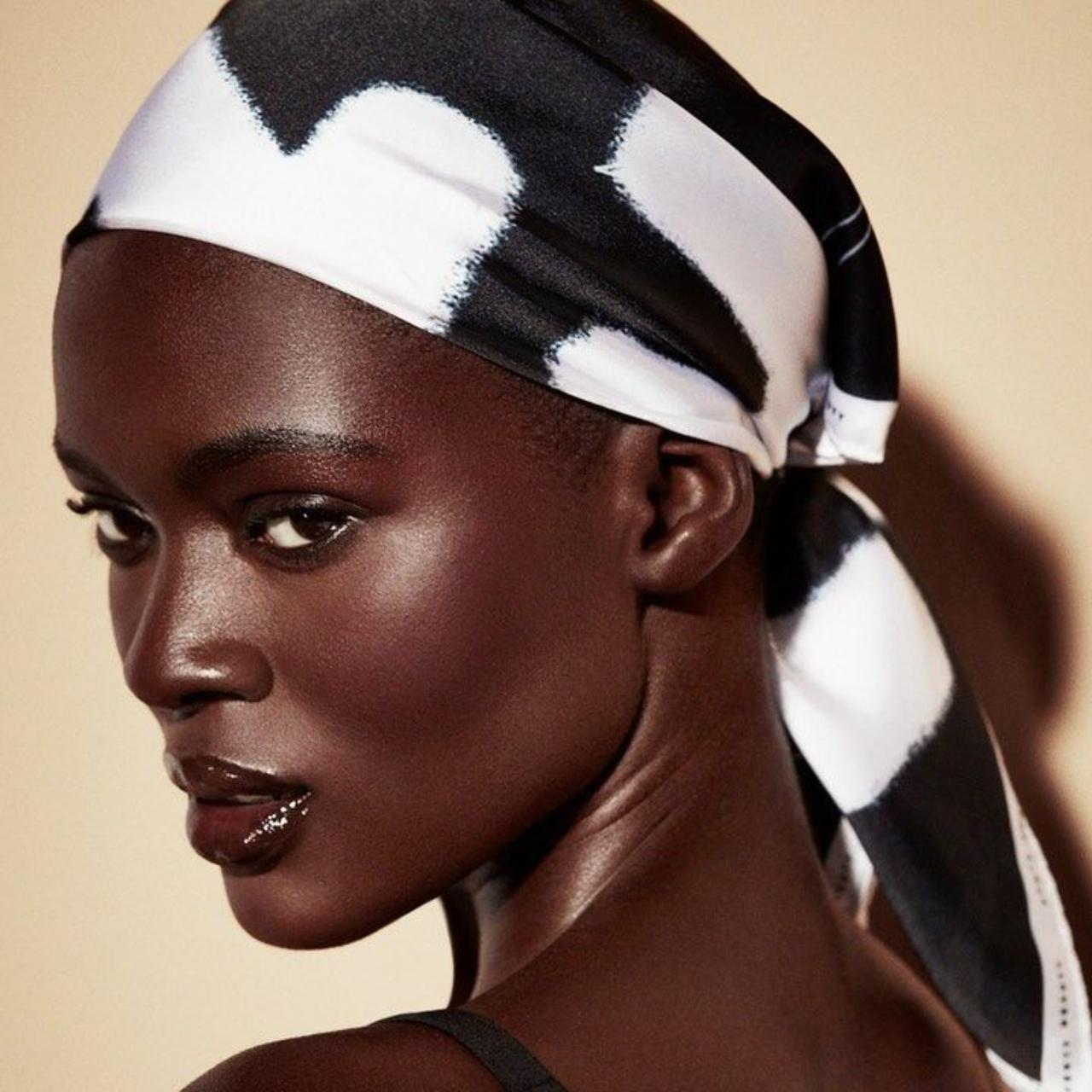 Fenty Beauty Women's Navy and White Scarf-wraps | Depop