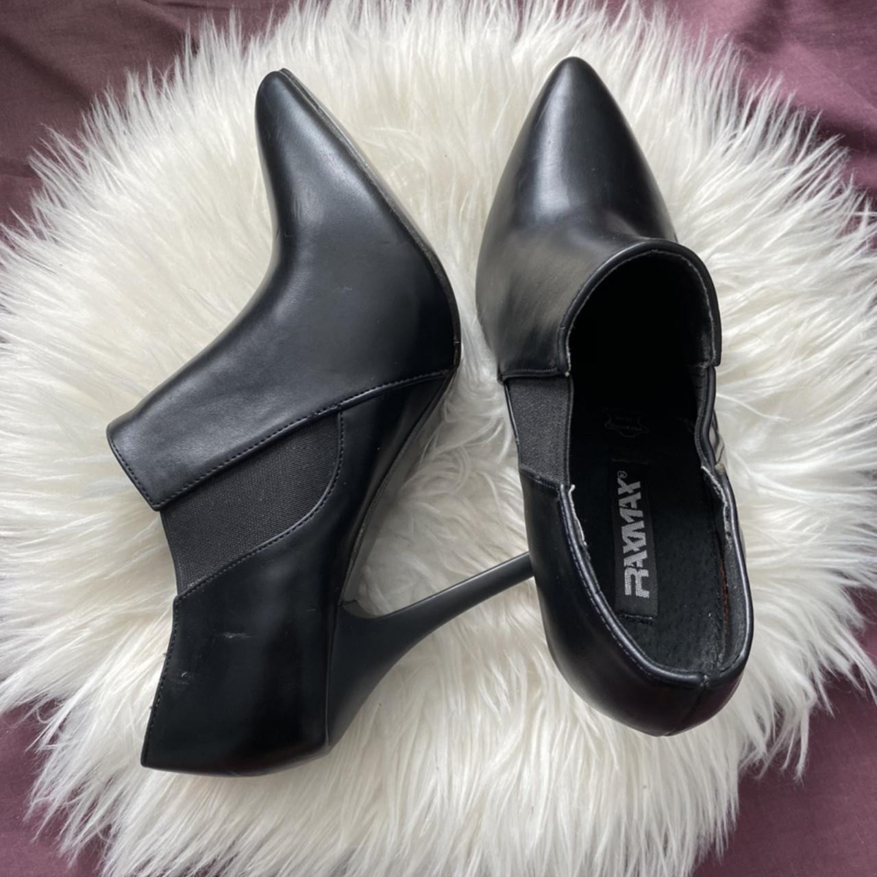 ~ these cute boot heels! As you can tell from the... - Depop