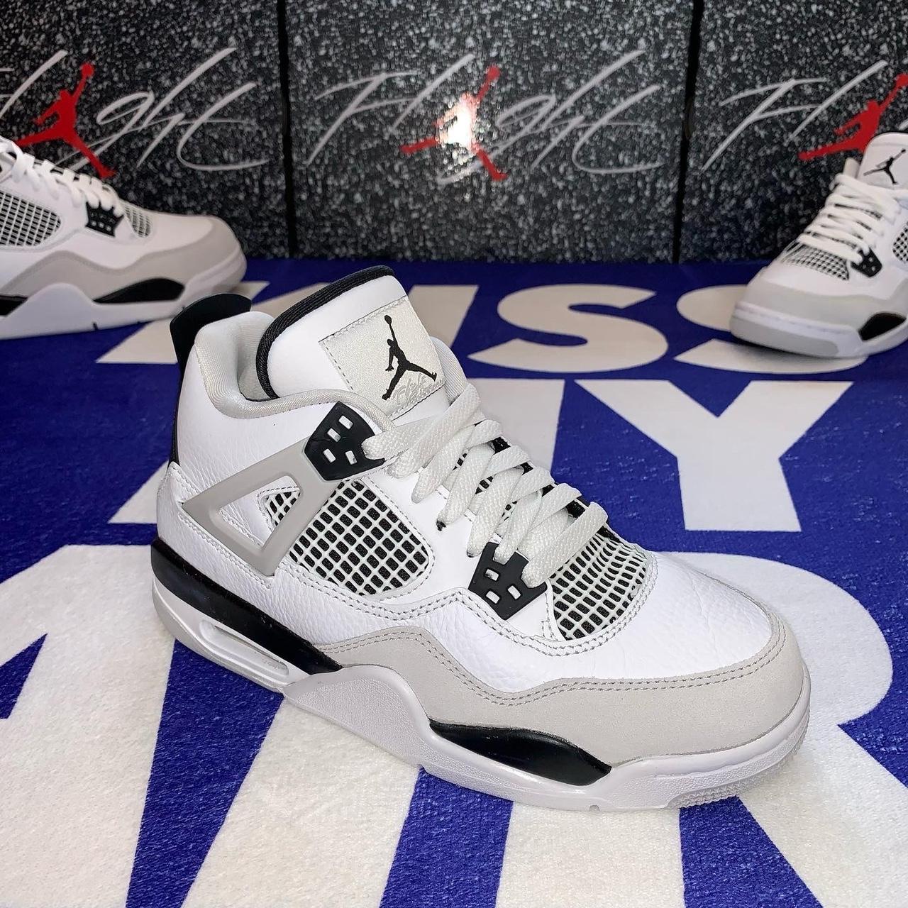 Jordan Men's Black and White Trainers | Depop