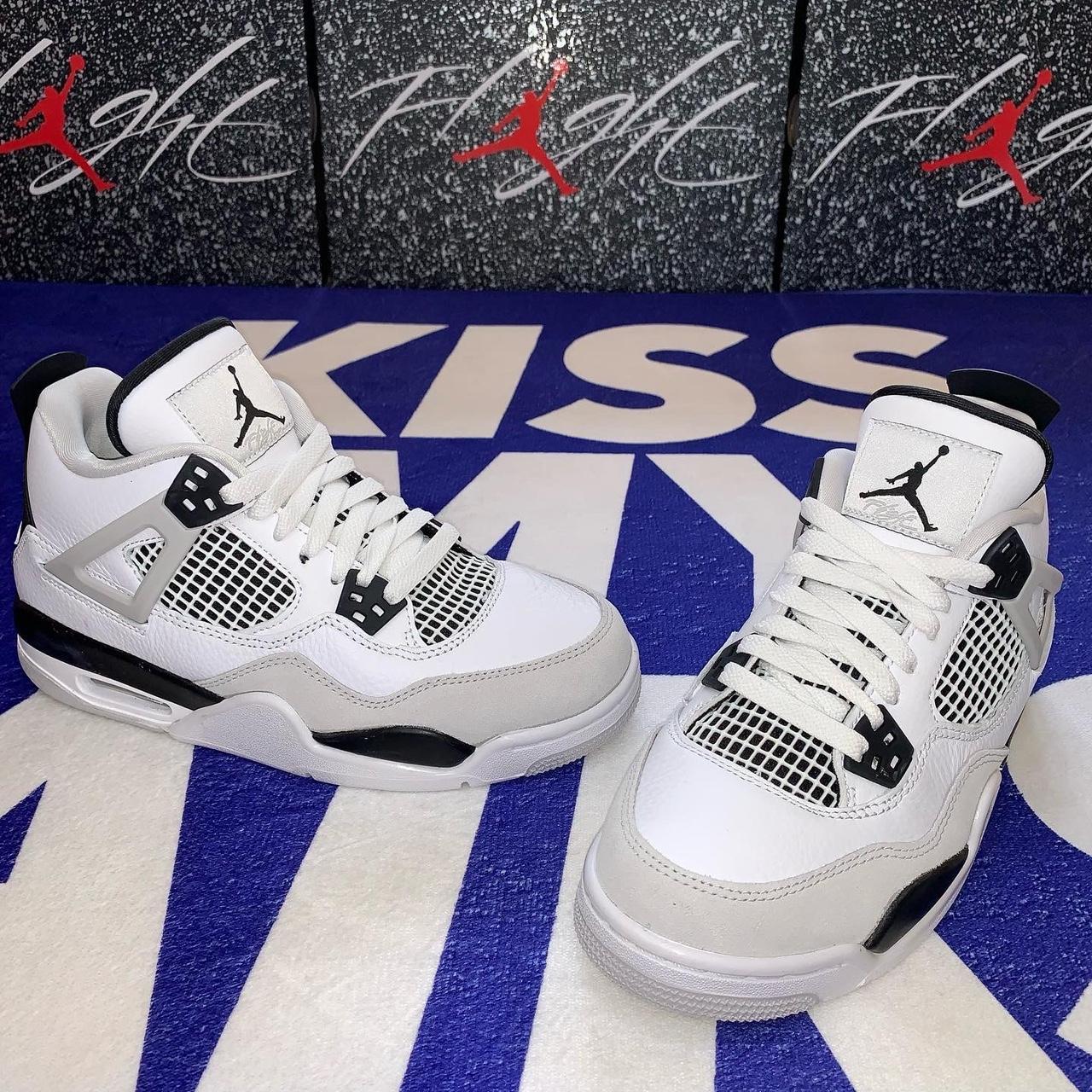 Jordan Men's Black and White Trainers | Depop