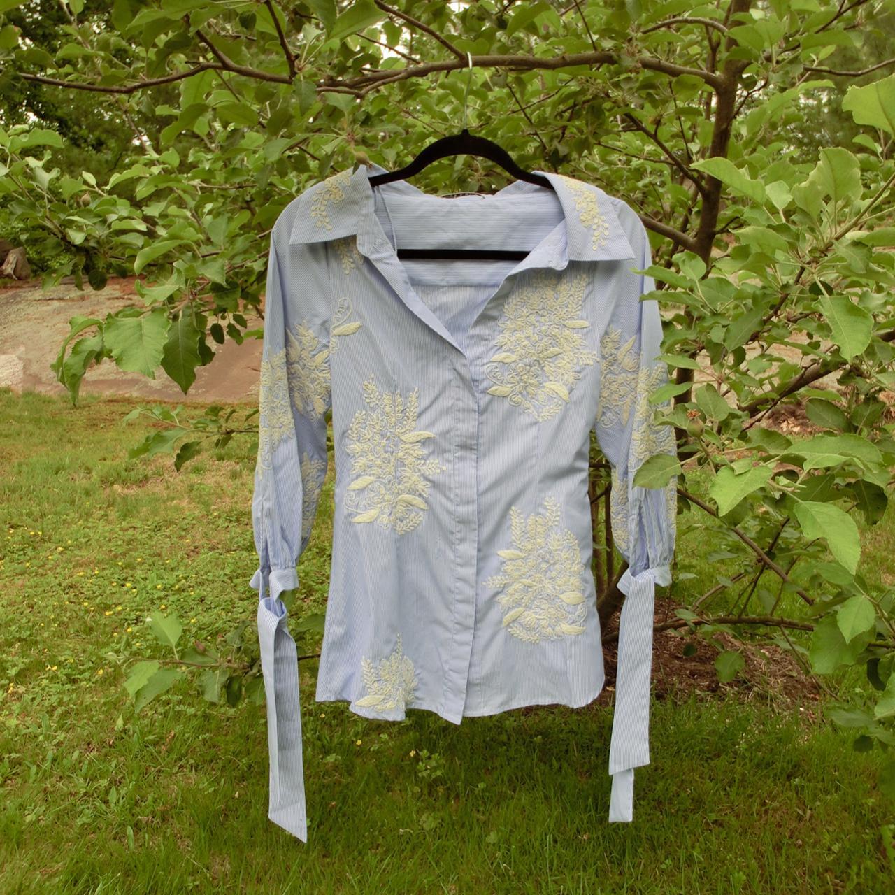 NWOT alice + olivia Pinstripe button up preppy... - Depop