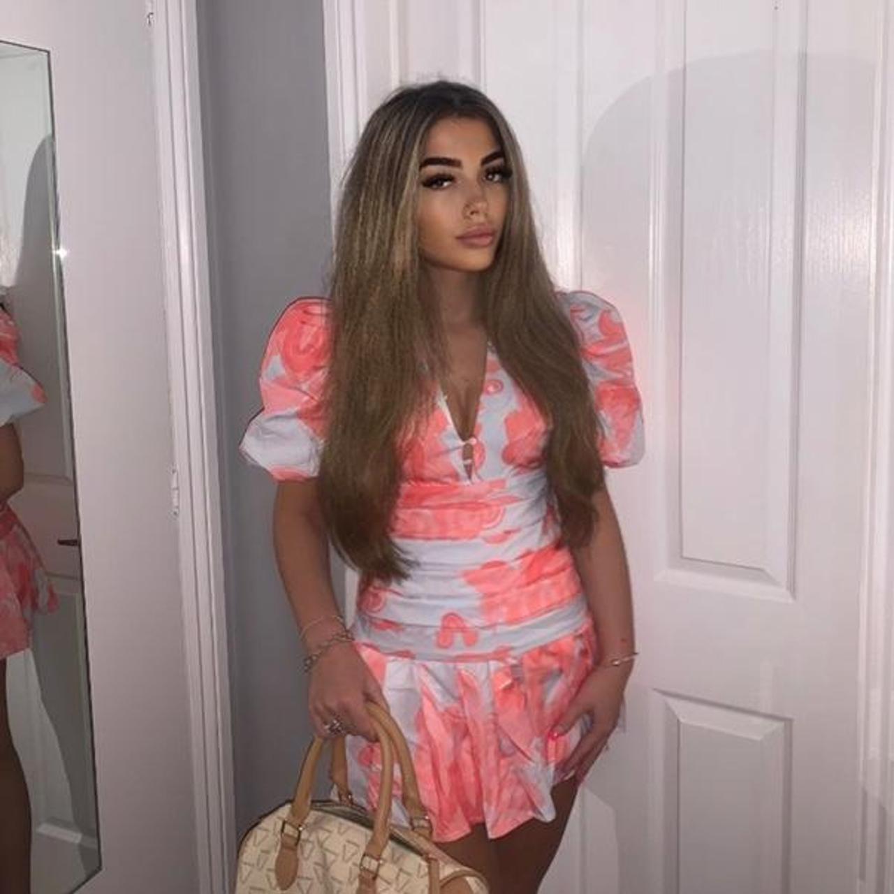Puff sleeve pink/orange and white dress - Depop