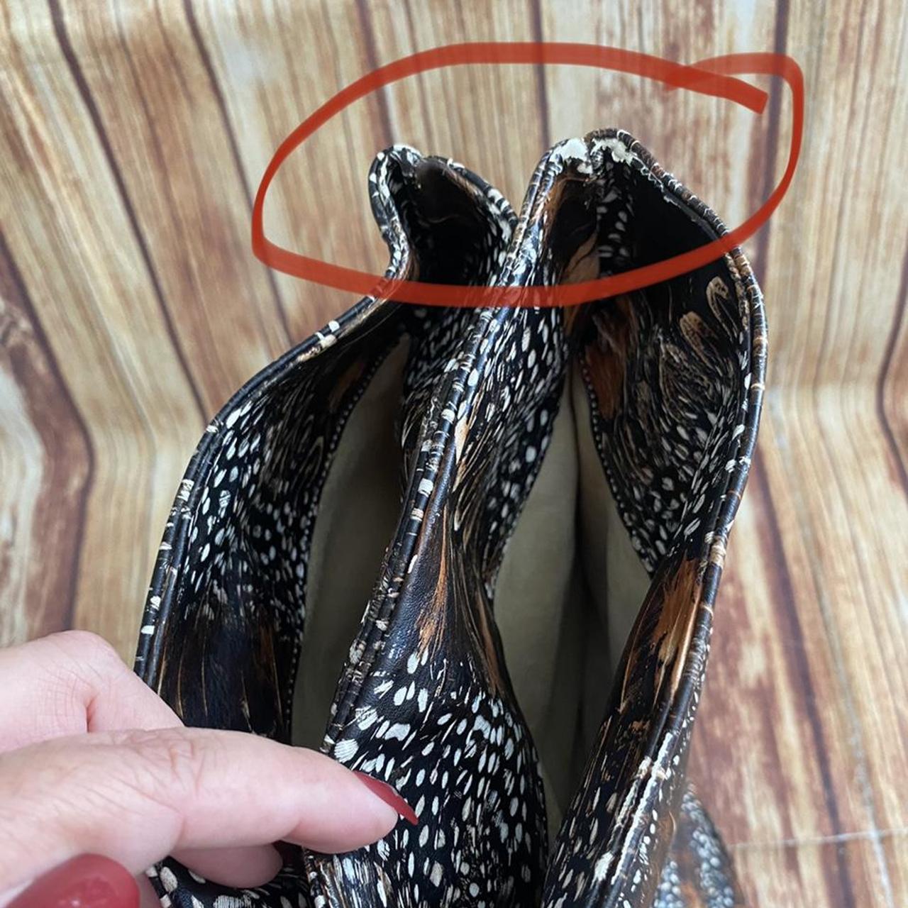 Very nice and comfortable Aplasa Women's Feathers... - Depop