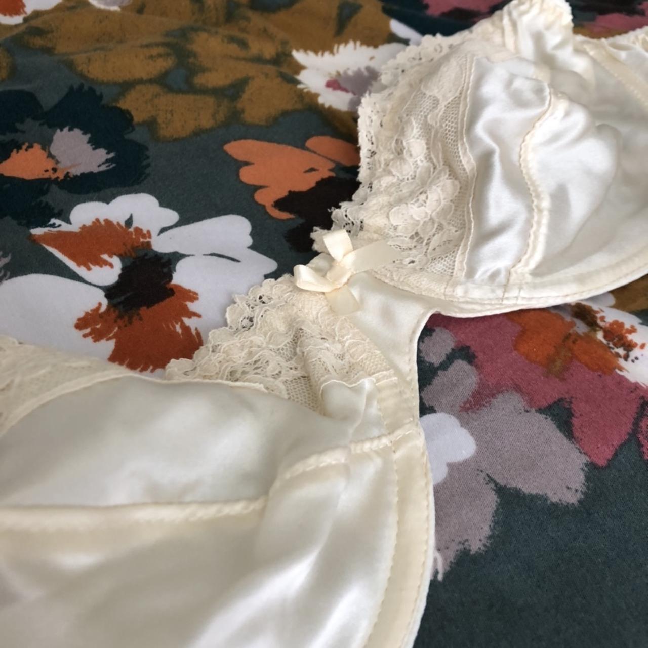 Agent Provocateur Women's Cream Bra | Depop