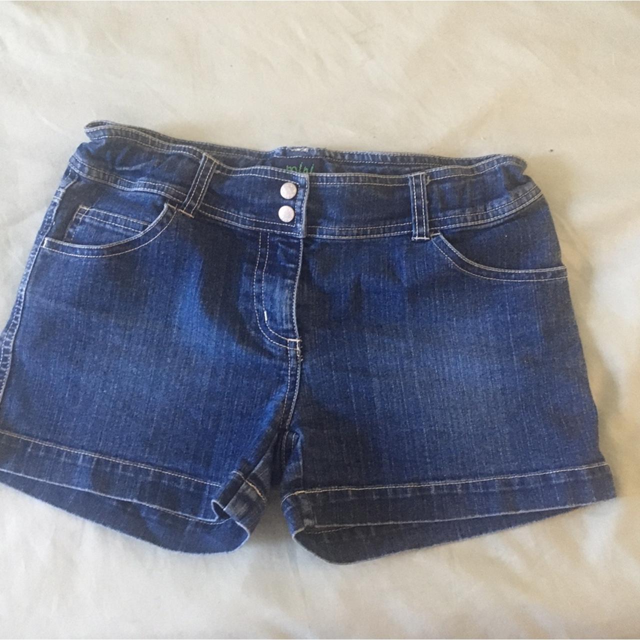 Adorable mini Boden shorts! They have lil hearts on... | Depop