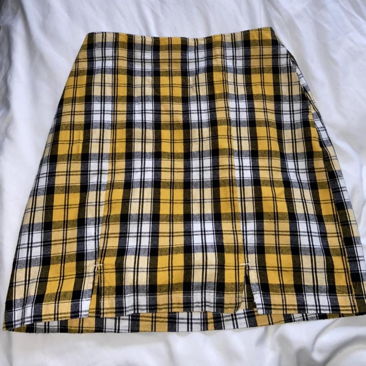 adorable yellow checkered mini skirt with small... - Depop