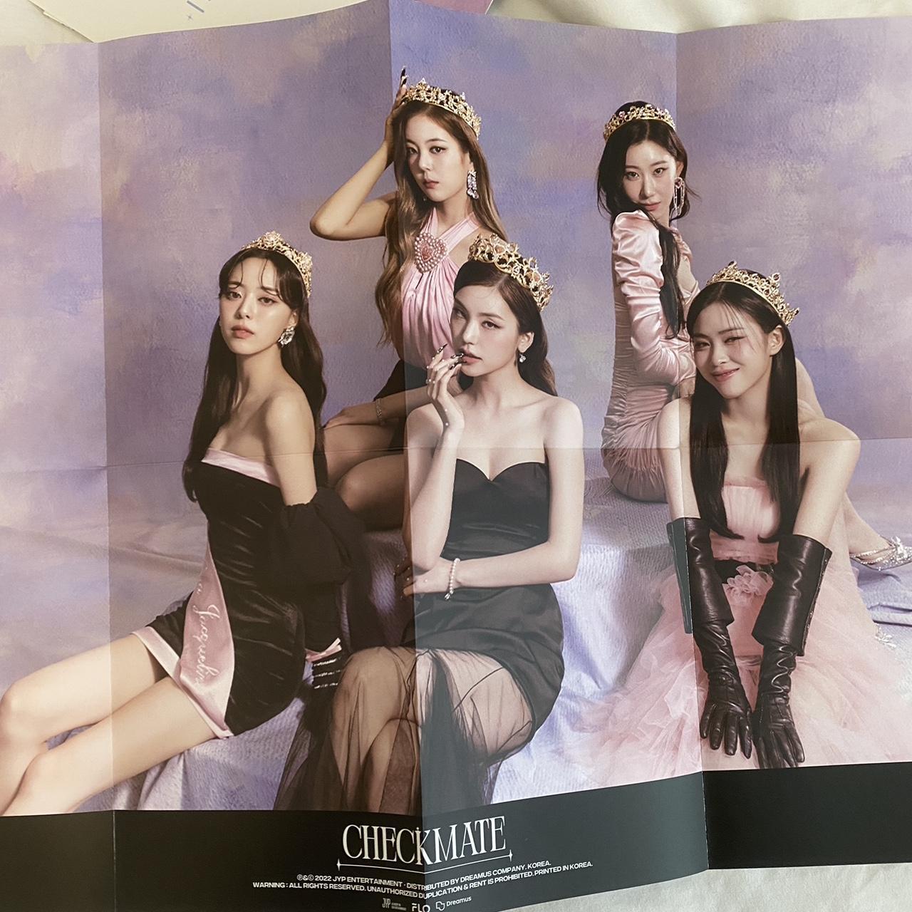 itzy checkmate album, yeji version! comes with... - Depop