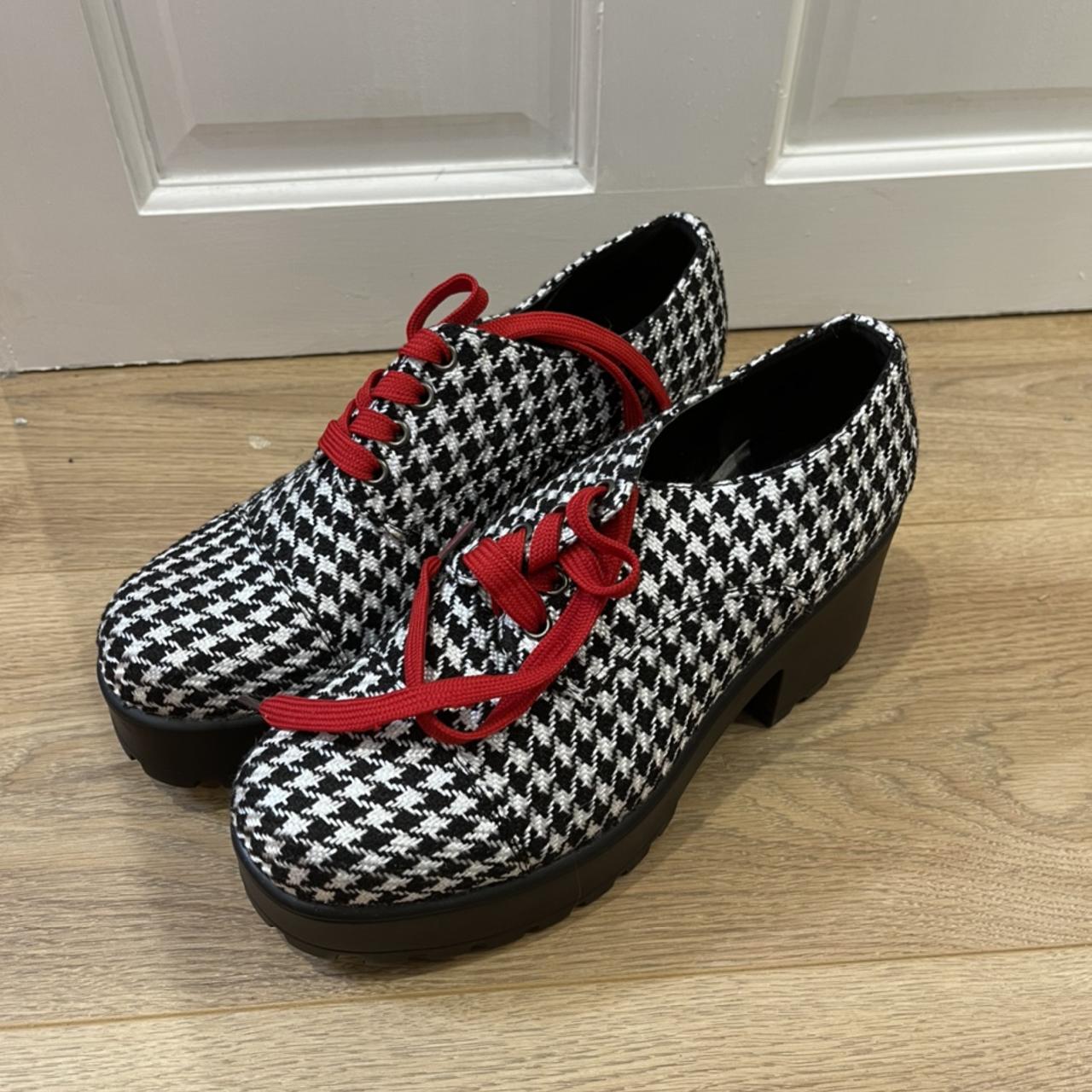 AMAZING houndstooth shoes with red laces 🥰 Never... - Depop