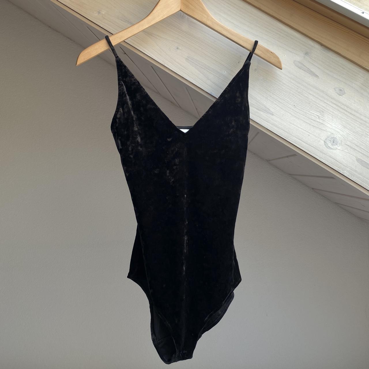Flattering black velvet body from H&M Very good... - Depop