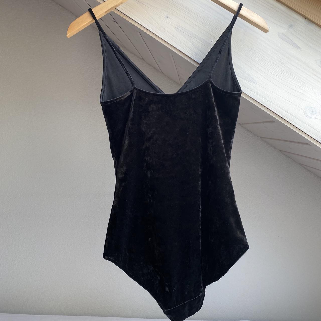 Flattering black velvet body from H&M Very good... - Depop