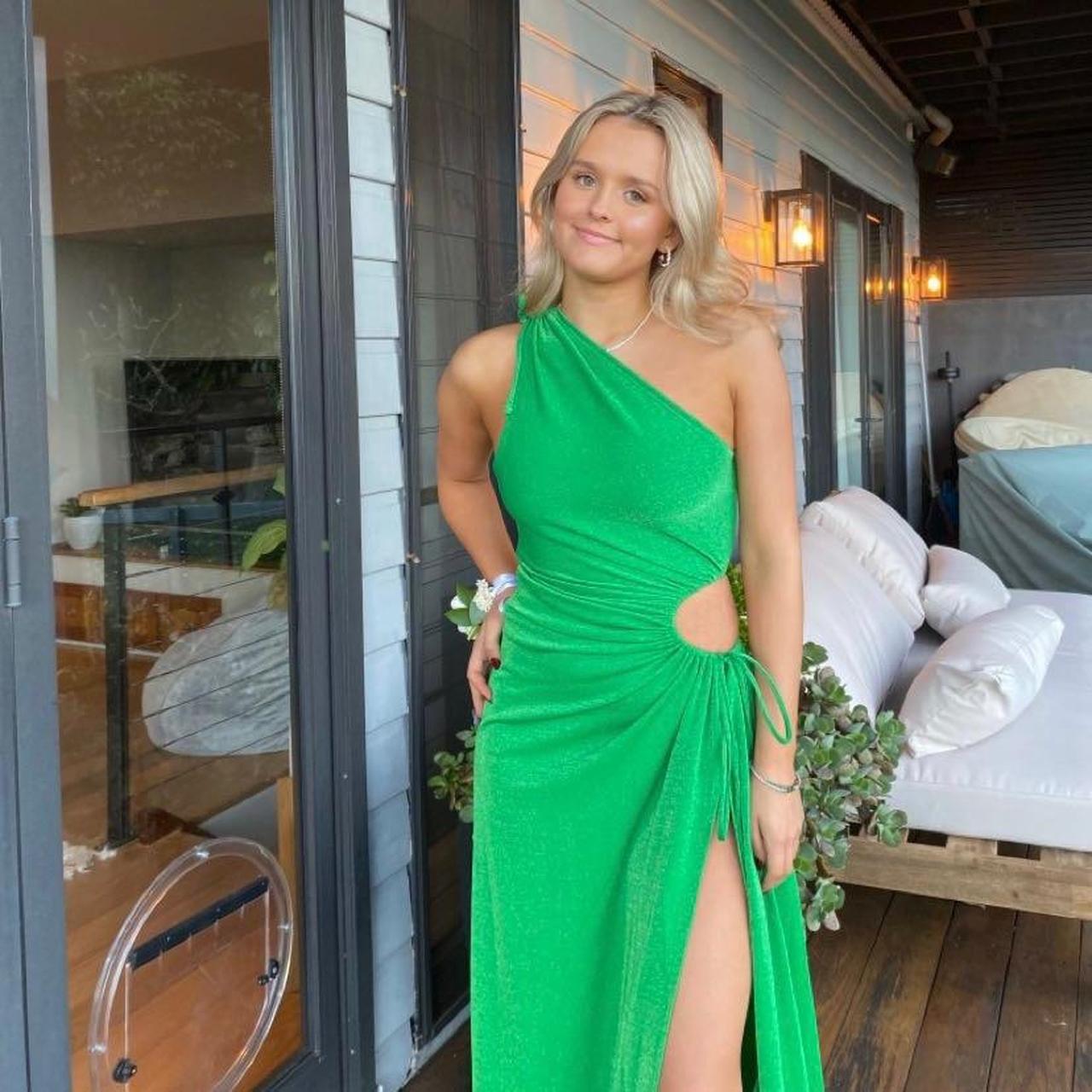 SONYA MODA NOUR MAXI DRESS IN FOREST GREEN SIZE:... - Depop