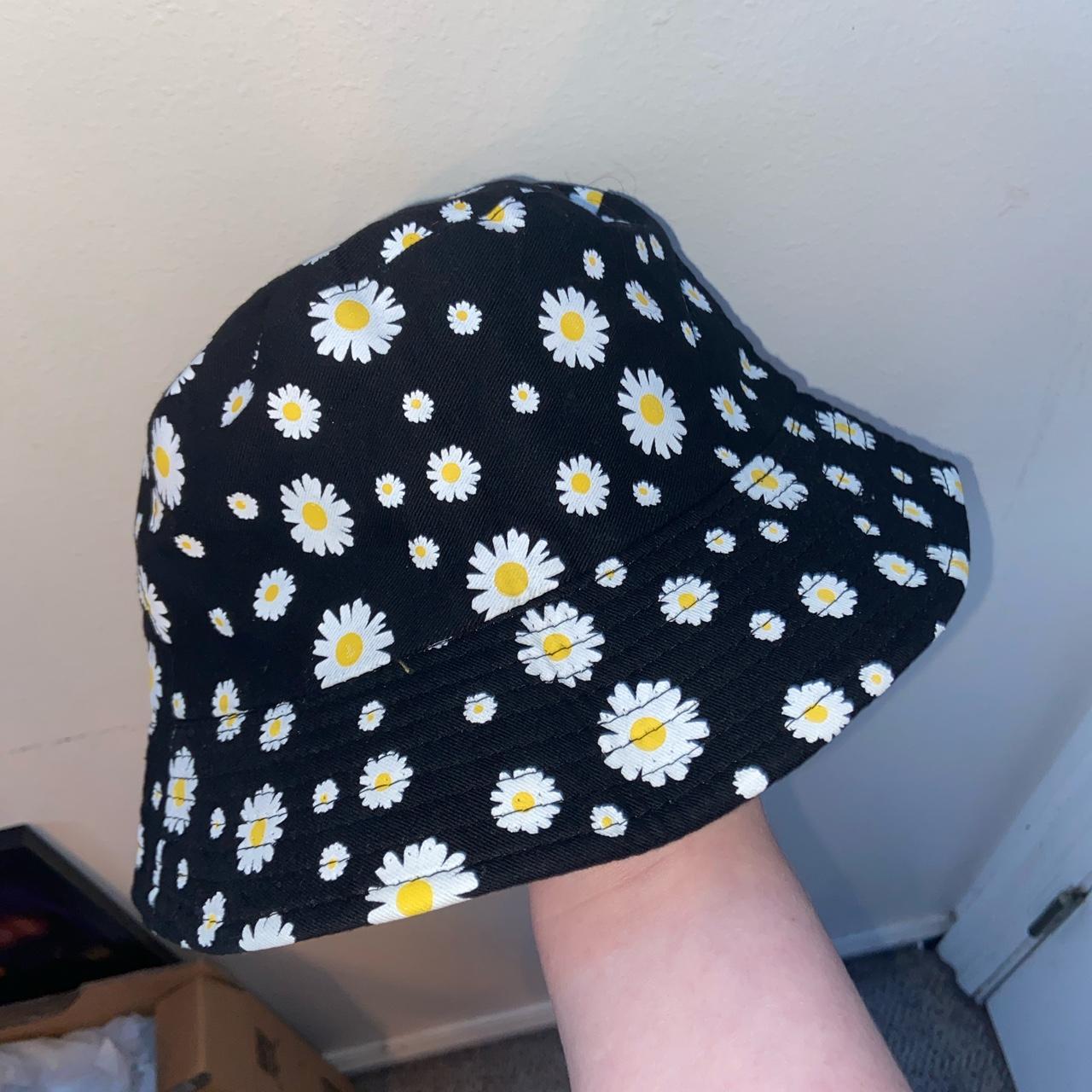 Reversible black and yellow daisy bucket hat !!... - Depop