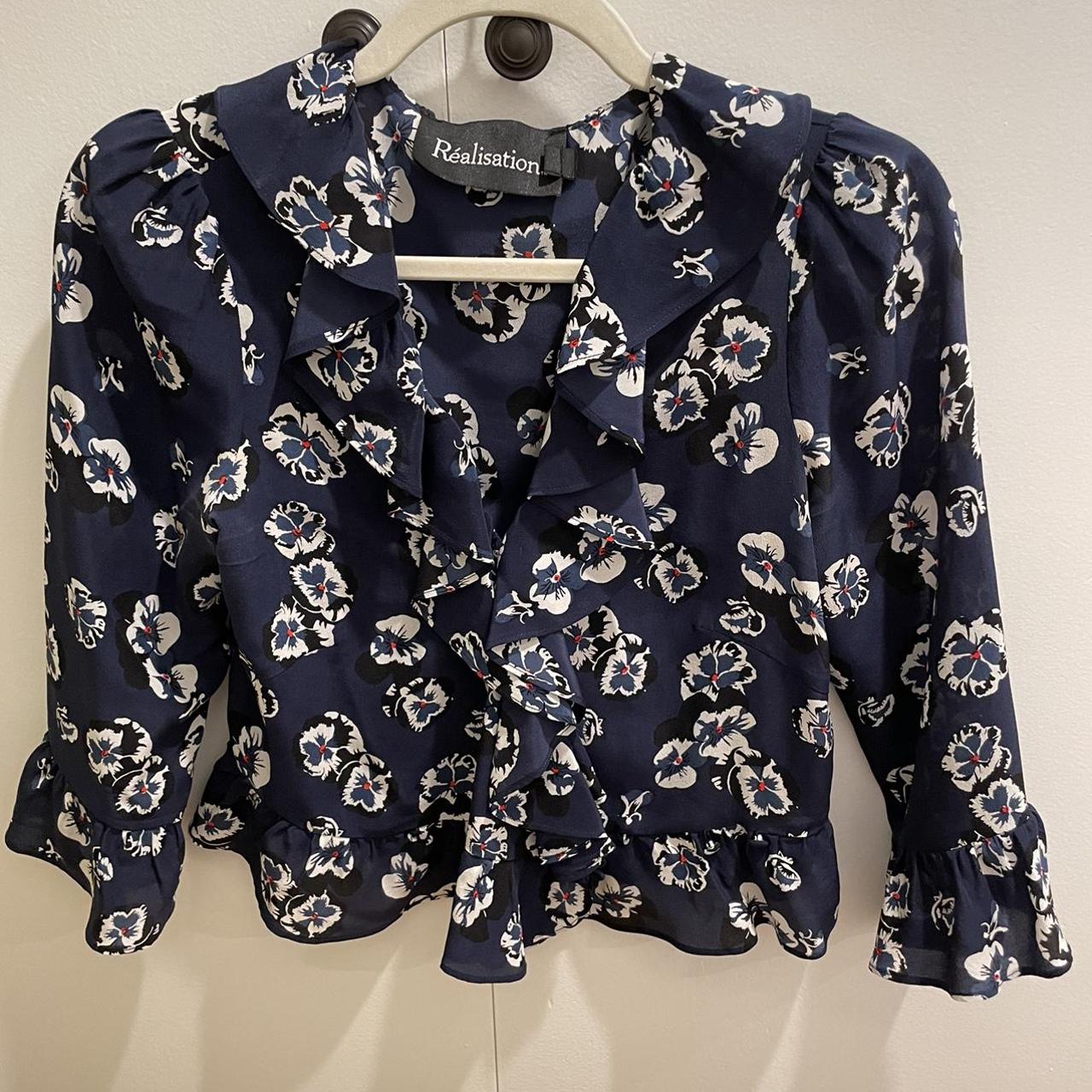 Navy floral Réalisation Par top - Size... - Depop