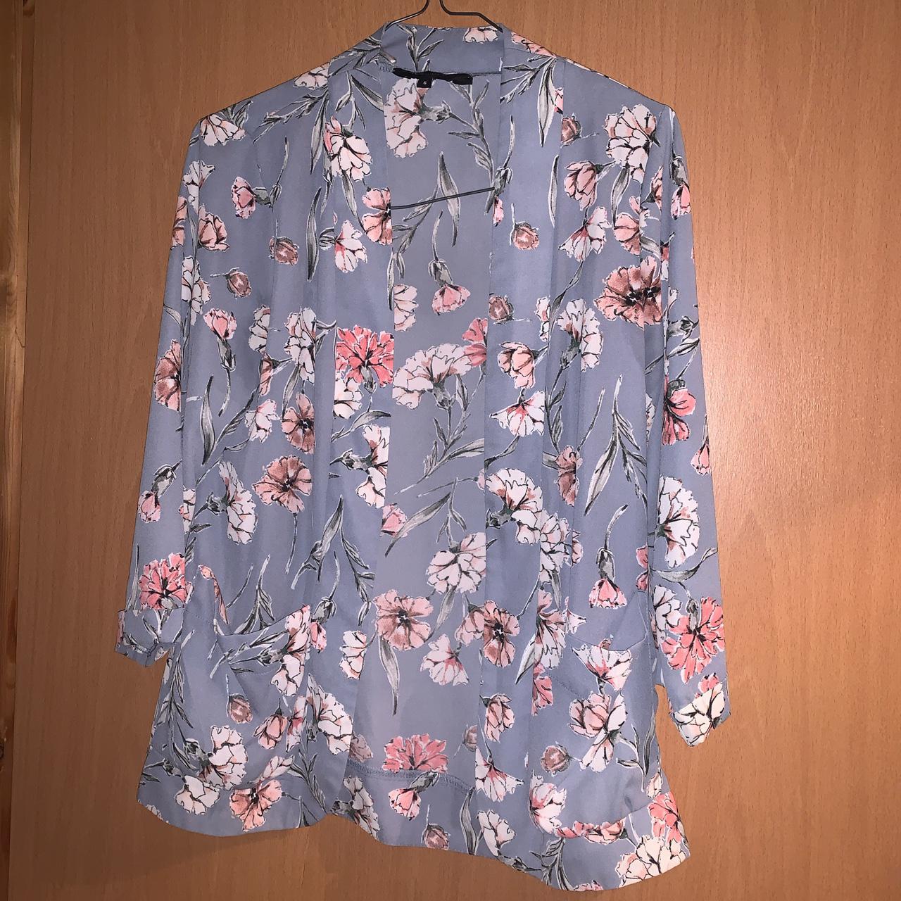 Light floral jacket New Look Size 6 Great... - Depop