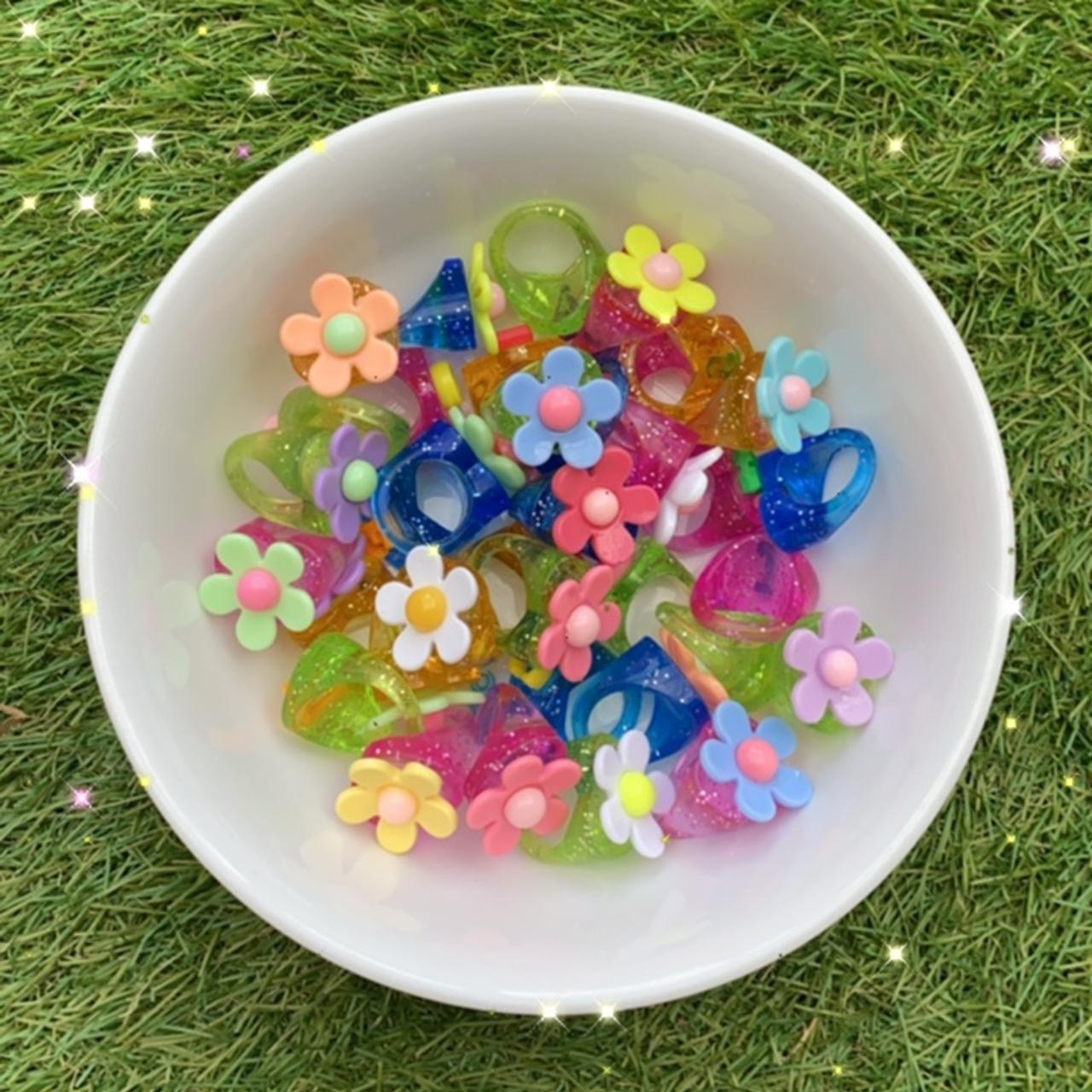 Chunky plastic flower ring 15/16mm diameter ring... - Depop