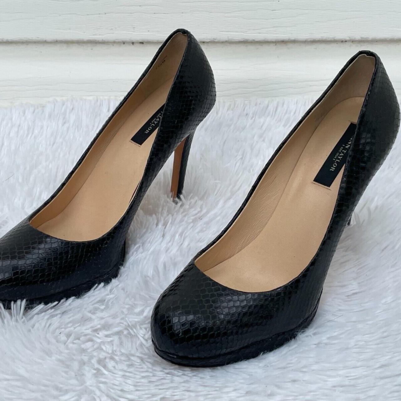 Ann Taylor Women's Black Sandals | Depop