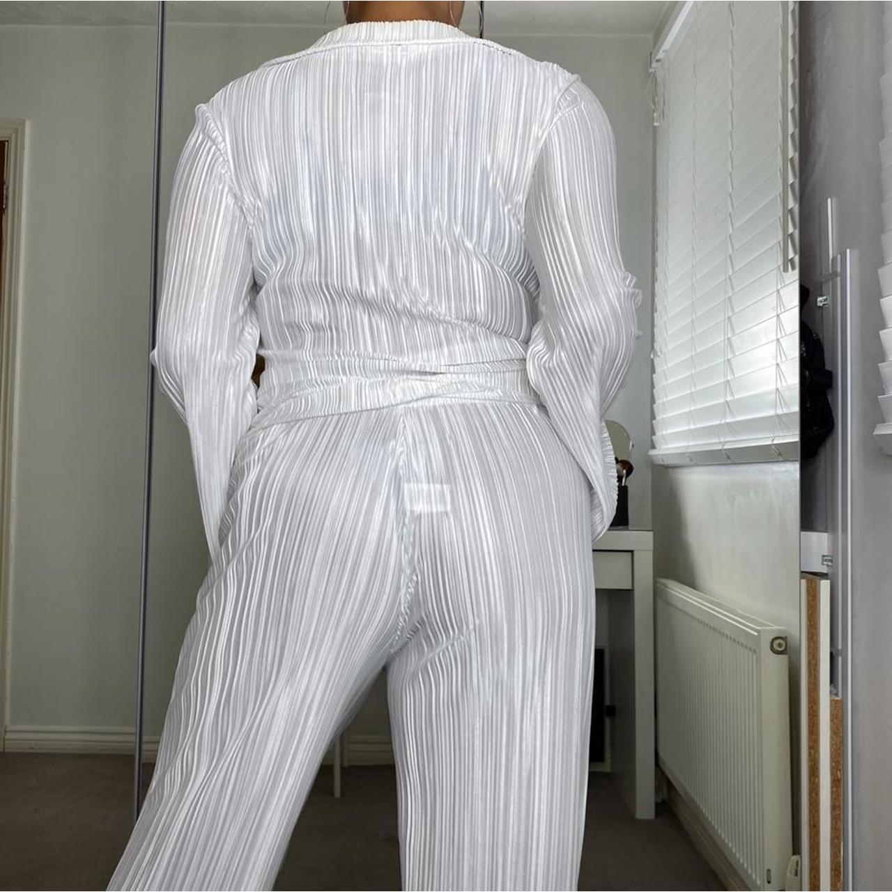 STUNNING OVERSIZED WHITE SATIN PLEATED PLISSE... - Depop